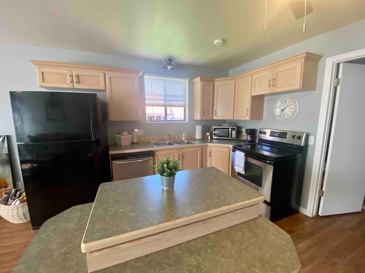 Cute Apartment Over Garage Surrounded By Farmland - Dinosaur National Monument