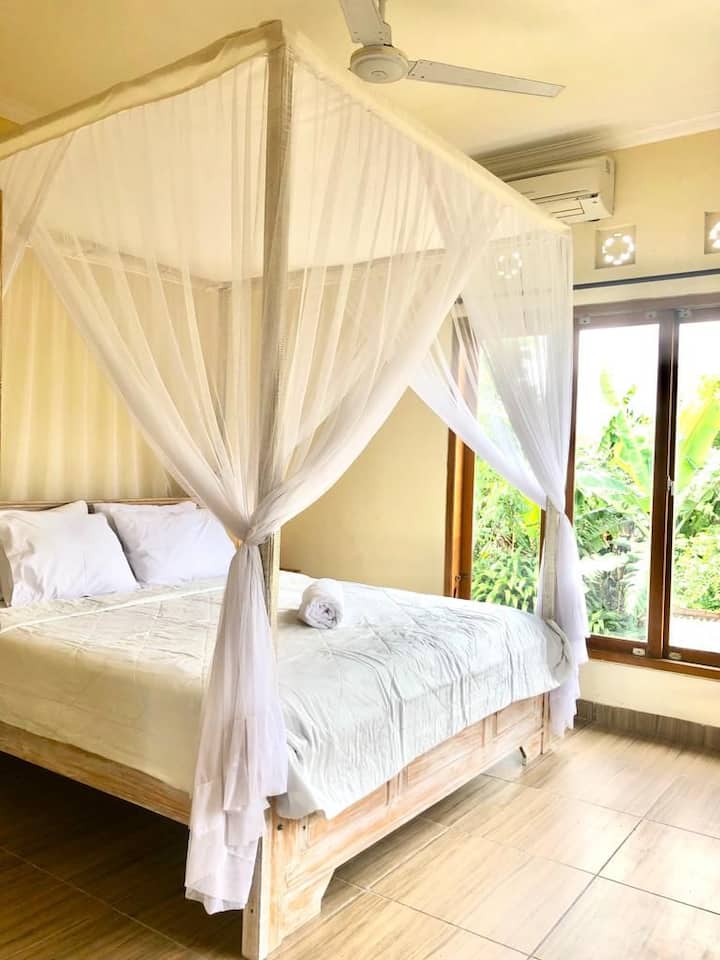 Simple House At Family Compound - 우부드