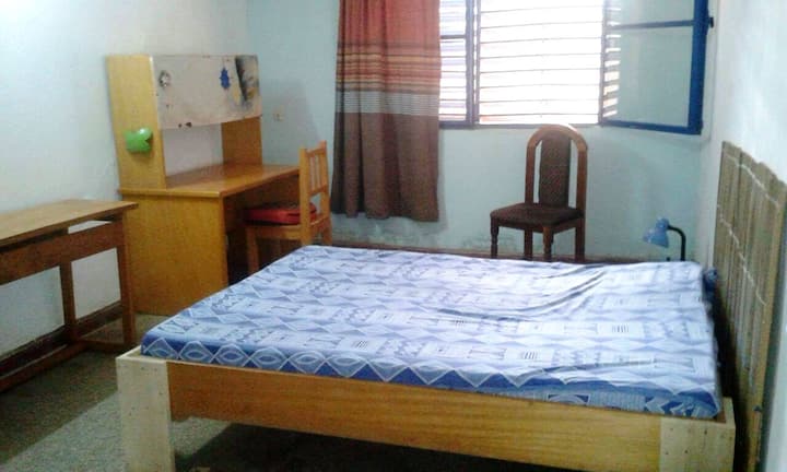 Grande Chambre Quartier Convivial Proche Du Centre - Ouagadougou
