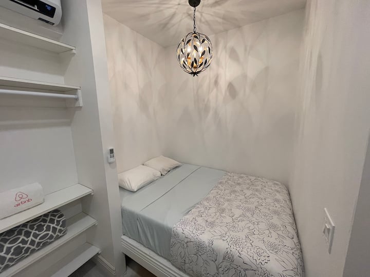 Vintage Studio With City Skyline View - Salt Lake City, UT