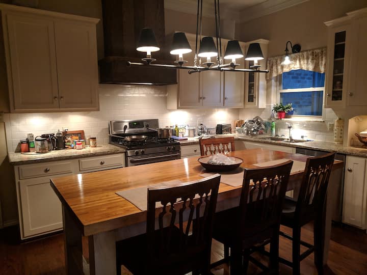 4 Min Walk To Train Direct To Downtown! - Coppell, TX