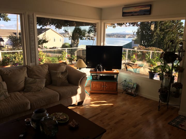 5/5 Stars! Fantastic Views- 4 Bedroom Home - Whidbey Island, WA