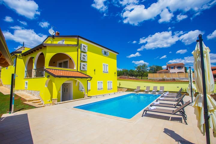 Villa Gialla With Private Pool (Only Family) - Poreč