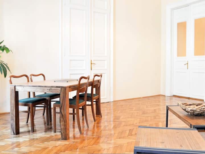 Huge Apt In City-center, Full Kitchen, Fams/groups - Boedapest