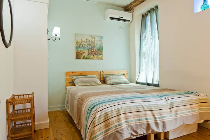 Lovely "Windows" At Maine Friendship House-jaffa - Tel Aviv