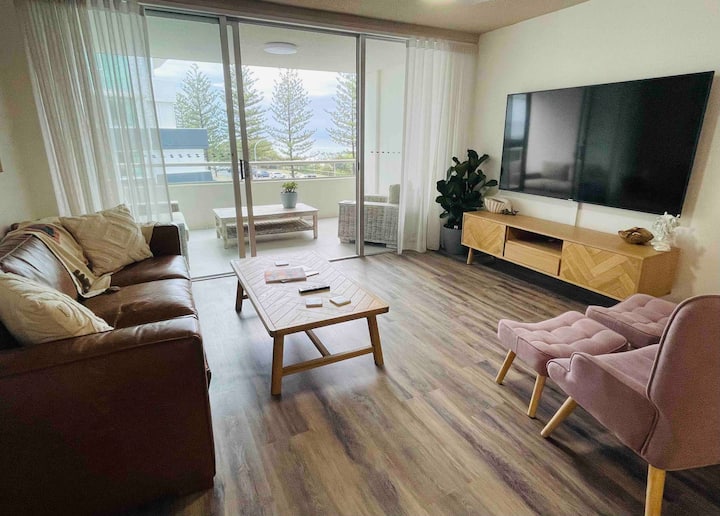 Burleigh Beachfront Apartment With Stunning Views - Bond University