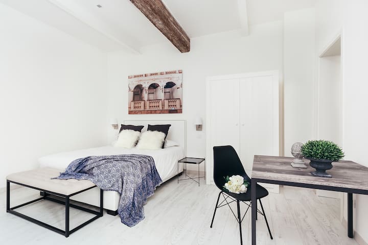 Cozy One Bedroom Apartment In Bologna City Center - Bologna