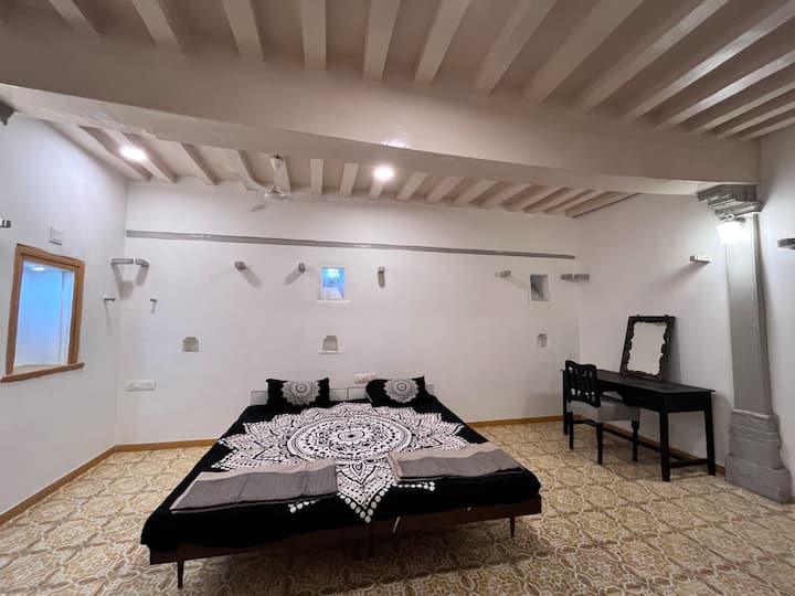 Hidden Jem In Ahmedabad Savitabaanihaveli - Rajasthan