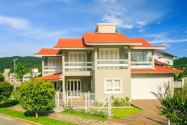 Casa Ampla E Arejada A 300 M Da Praia De Palmas - Governador Celso Ramos