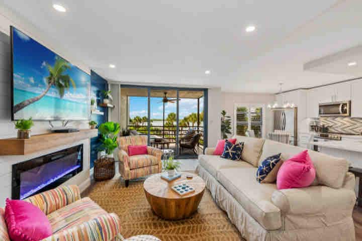 Luxurious Waterfront Condo | Prime Location - Marco Island, FL