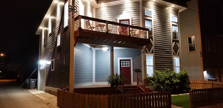 Downtown Large Modern Home - Indianapolis, IN