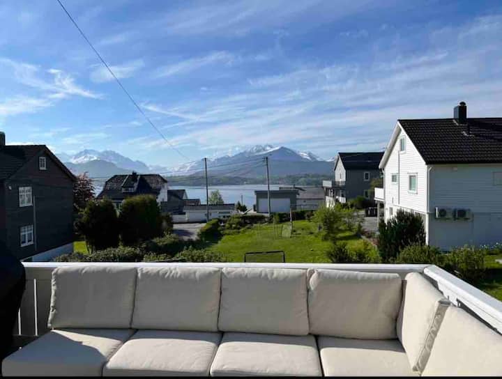 Tomannsbolig Med Nydelig Utsikt - Ålesund