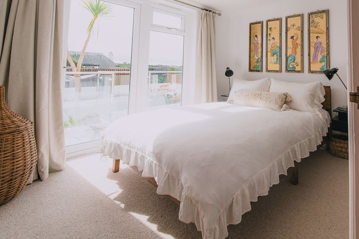 Stunning 3 Bed V-close To Fistral Beach W/parking - Perranporth