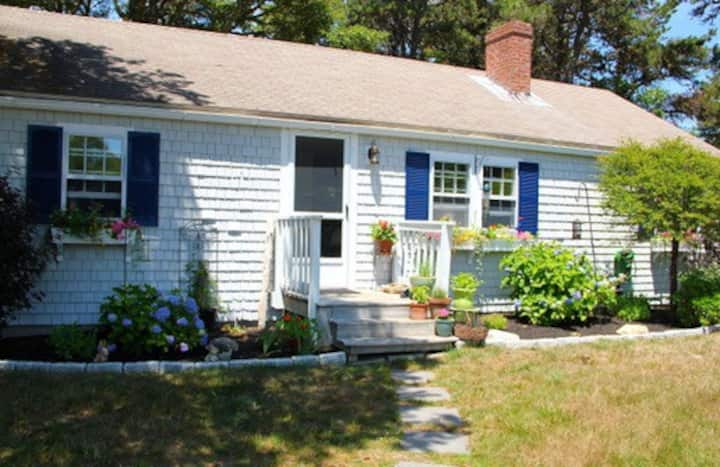 Quintessential Cape Cod Cottage - Chatham, MA