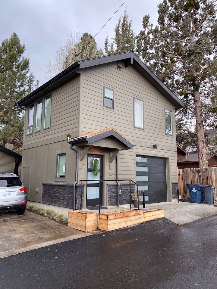 Fresno Studio Twelve Thirty Four - 本德