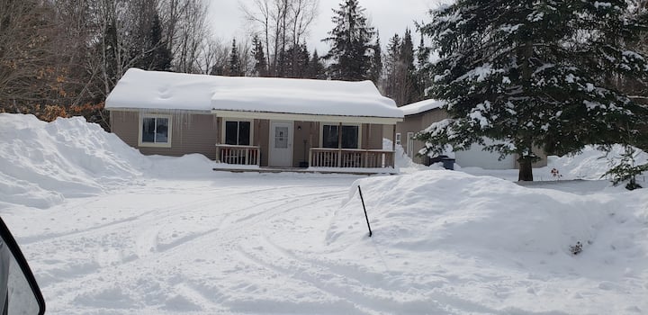 Welcome To 4 Seasons Getaway! - Cheboygan, MI