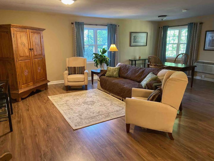 Second-floor Quiet Guest Apartment In The Woods - Travelers Rest, SC
