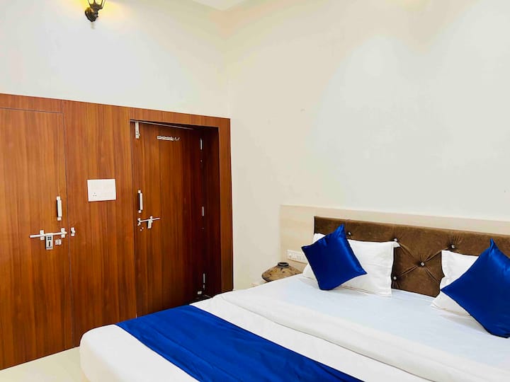 Luxurious Pool Villa Near Fatehsagar Lake - Udaipur