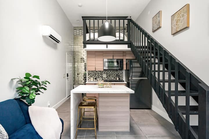 Designer Studio In Heart Of Little Italy - Coronado, CA