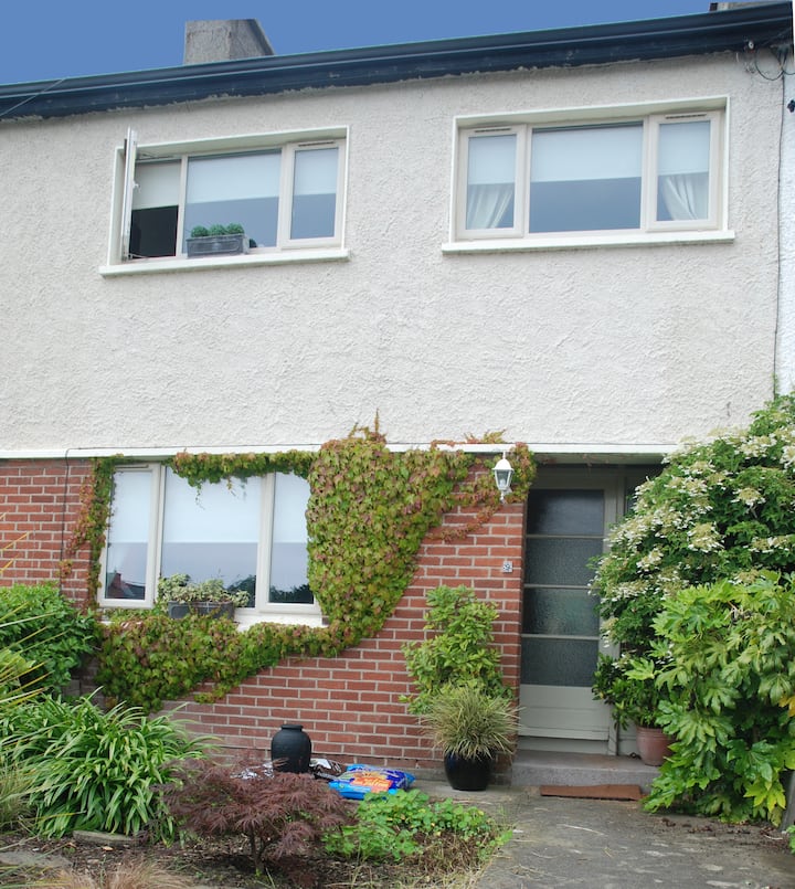 Monkstown Private Homestay - Dublin