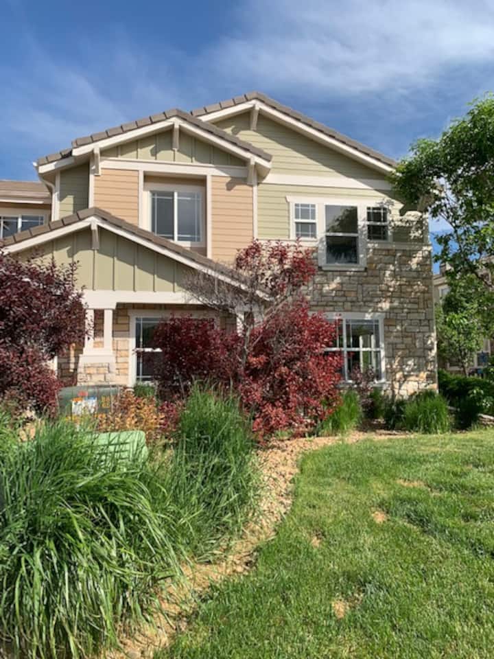 Furnished 4 Bedroom Townhome To Relax Or Work - Colorado