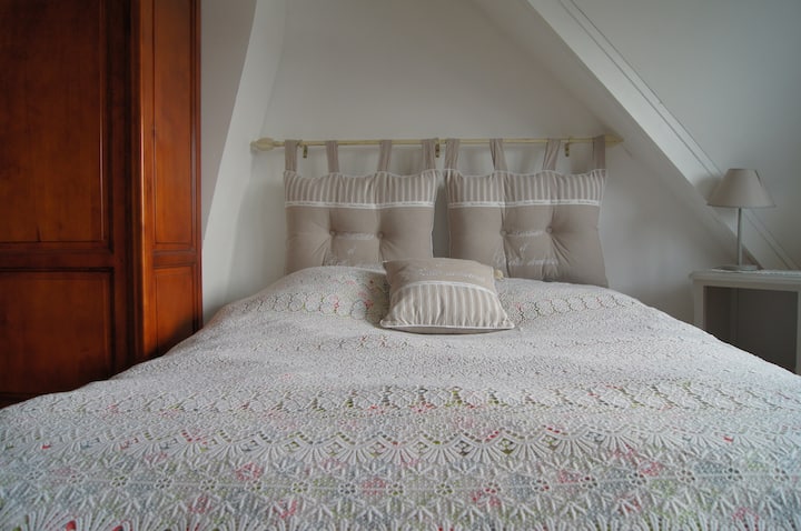 Chambre Dans Un Environnement Paisible Et Reposant - Compiègne