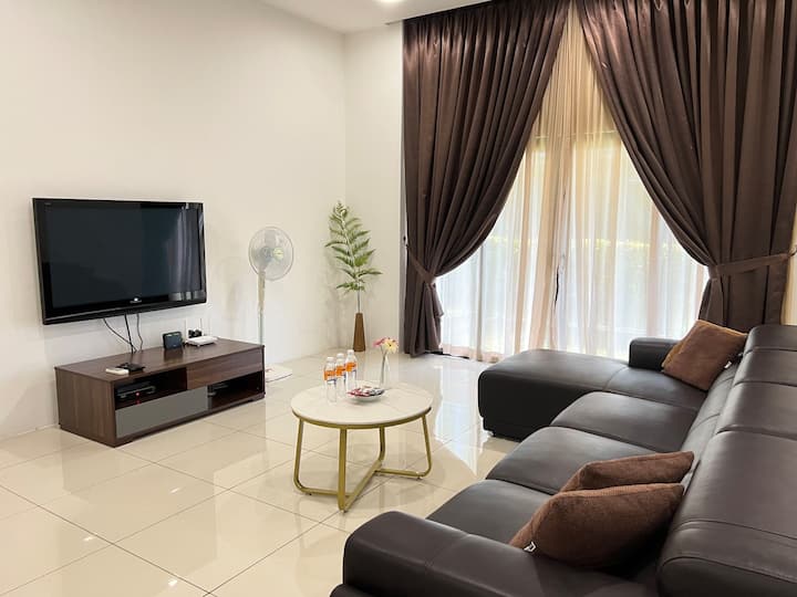 Jk Cozyhome2️⃣ 8pax 2carparks - Kuching