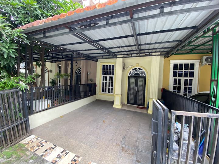 Ariska Homestay Longterm Stays - Medan