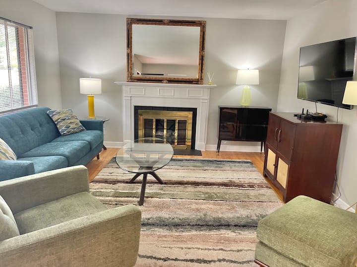 Mid-century 3br Ranch In Downtown Cary - 케리