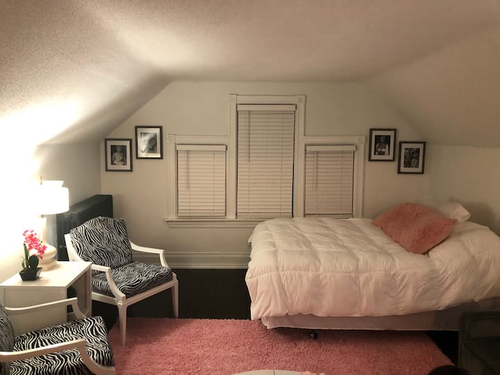 Elvis Presley Jungle Room Walk To Locks Sault Usa - Sault Ste. Marie, MI