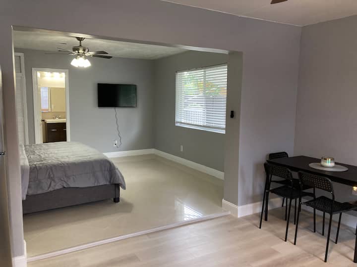 Great Studio At Prime Location - Pembroke Pines, FL