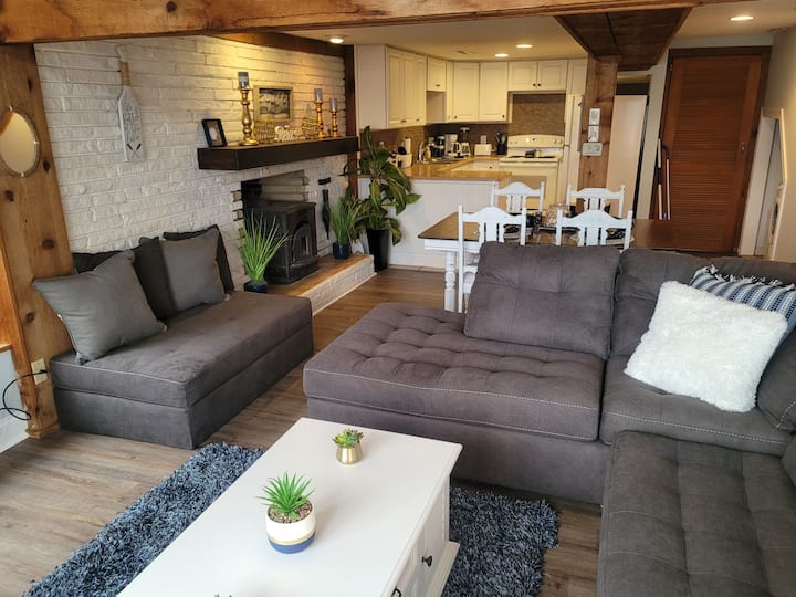 Loft House, Lakefront Retreat Sleeps 6, Rex Lake - Portage Lakes, OH