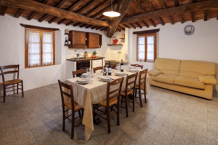 Scalone Apartment, In Village With Shared Pool - Tuscany