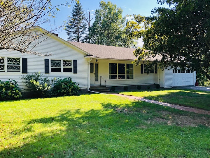 Lovely Ranch In The Center Of Litchfield - Litchfield, CT