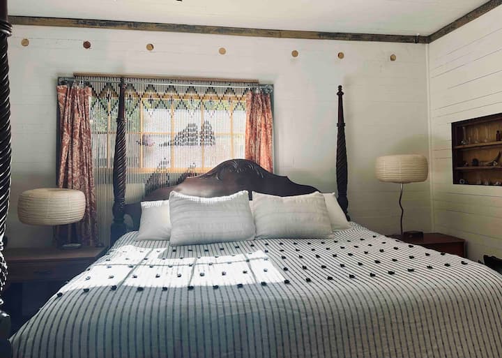 Hawthorne Guest House - Heated King Bed - Hazelwood - Portland