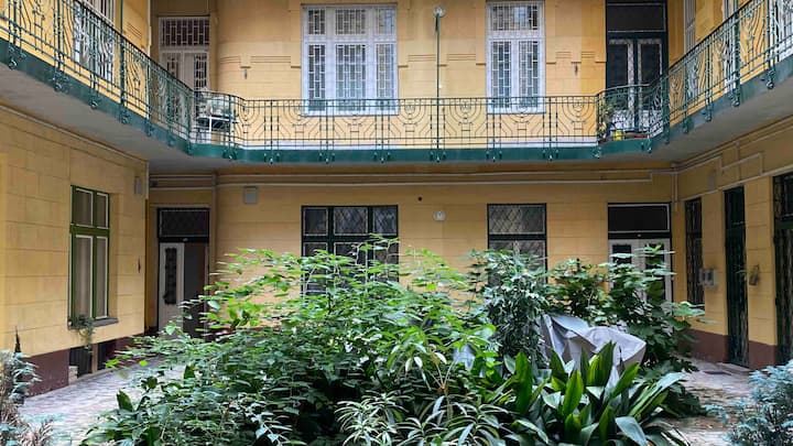 Central, Family Friendly 3-bedroom Home - Budapest