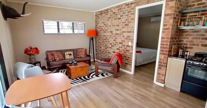 Stylish One Bedroom Guest House - Franschhoek