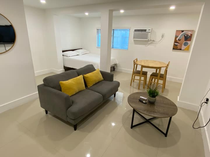 Apt Studio W/free Parking  In The Heart Of Miami! - Miami, FL