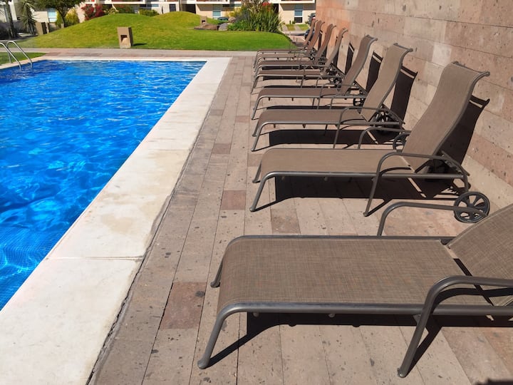 Amplio, Cómodo Y Bonito Con Piscina Frente Antea. - Santiago de Querétaro