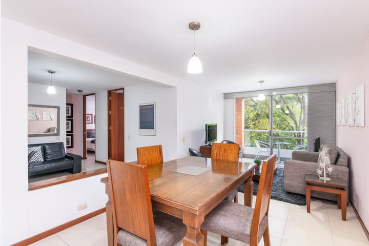 Magnifica Ubicación, Apartamento En El Poblado. - Medellín