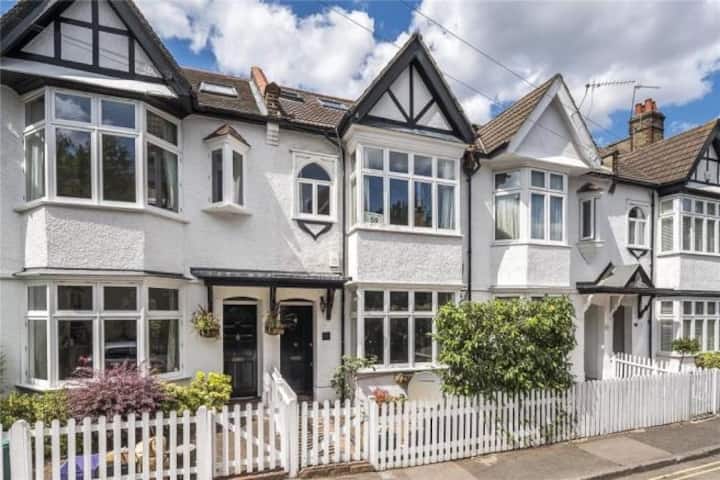 22 Watery Lane - 埃普索姆