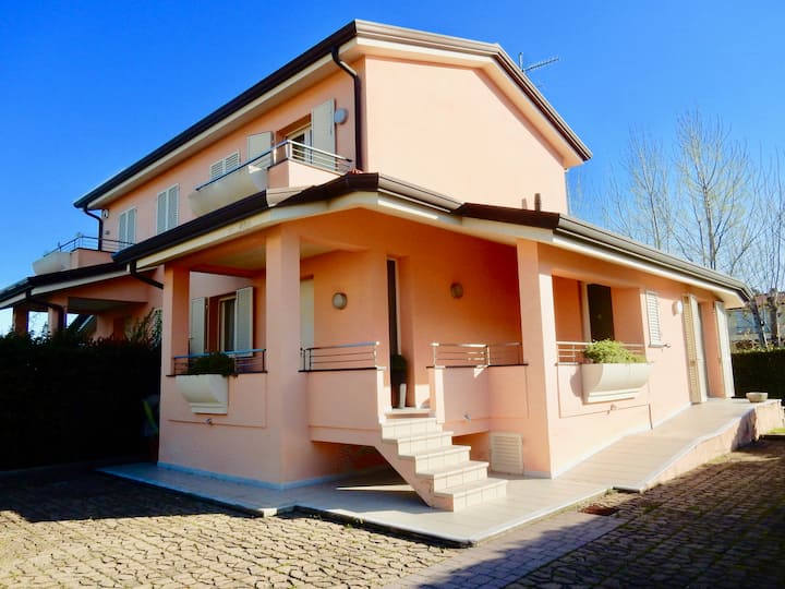Bellissima Villa Su Tre Livelli Vicina Al Mare. - Viareggio