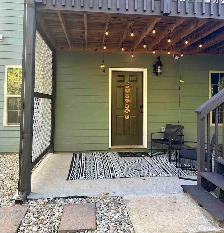 2 Br 1 Ba Basement Apartment - Newnan, GA