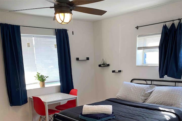 Adorable 1 Bed Apartment Attached To House - West Palm Beach, FL