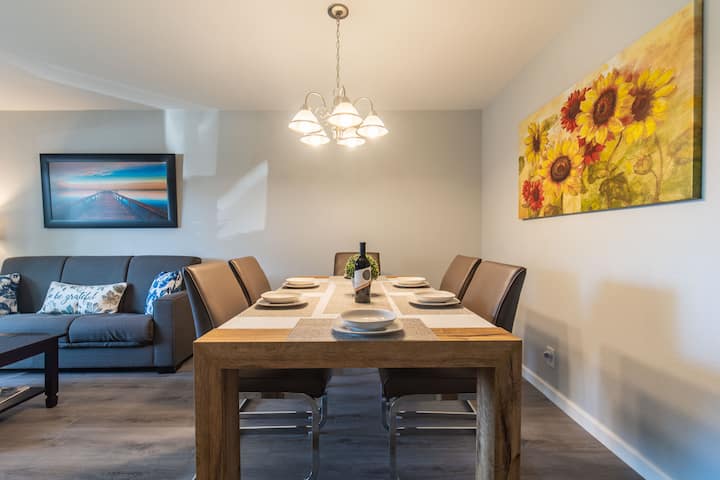 Conveniently Located Silicon Valley 4br Home - Santa Clara, CA