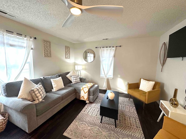 Paradise Home In Downtown - Wichita, KS