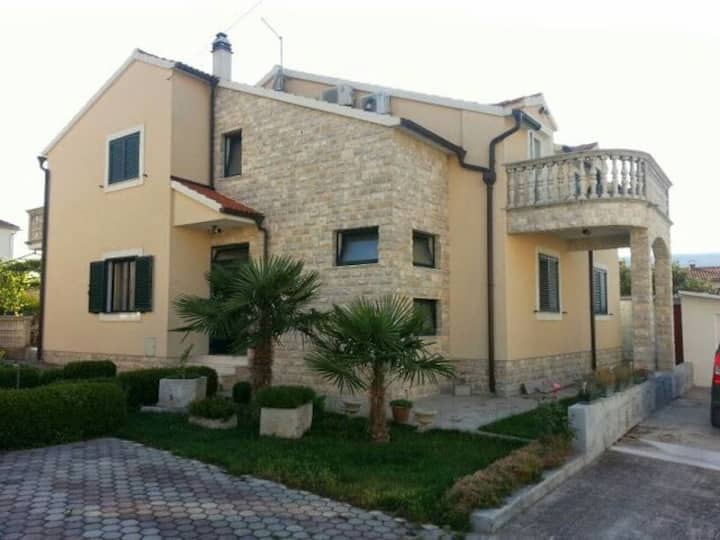 Apartment Fržop No1 For 4+1, Vodice - Vodice