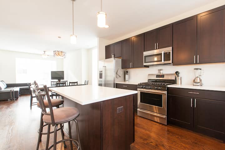 Modern Rino Retreat • Rooftop Deck & Garage! - Mile High Stadium - Denver