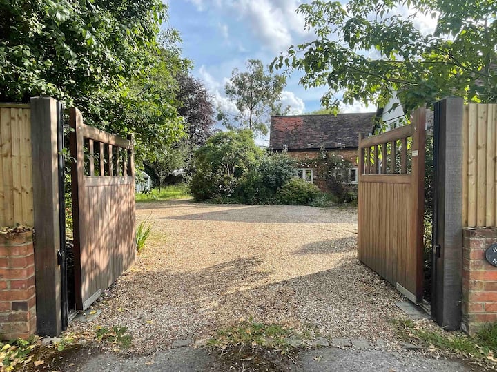 Cottage W/ Secure Gated Parking 7 Mins From Henley - Reading