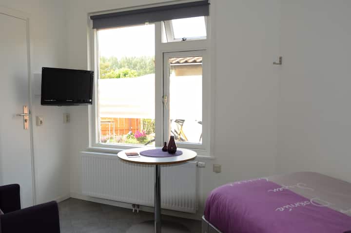 Voor 1 Persoon:eigen Keukentje, Douche Toilet - Best